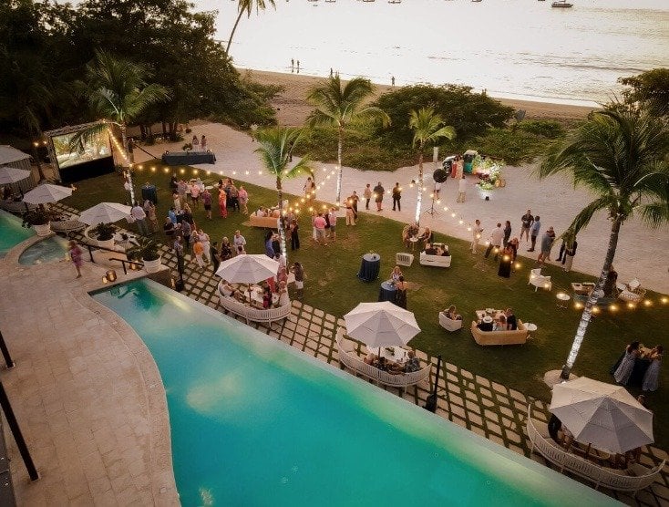 Pacifico Beach Club – Mil Besos Weddings