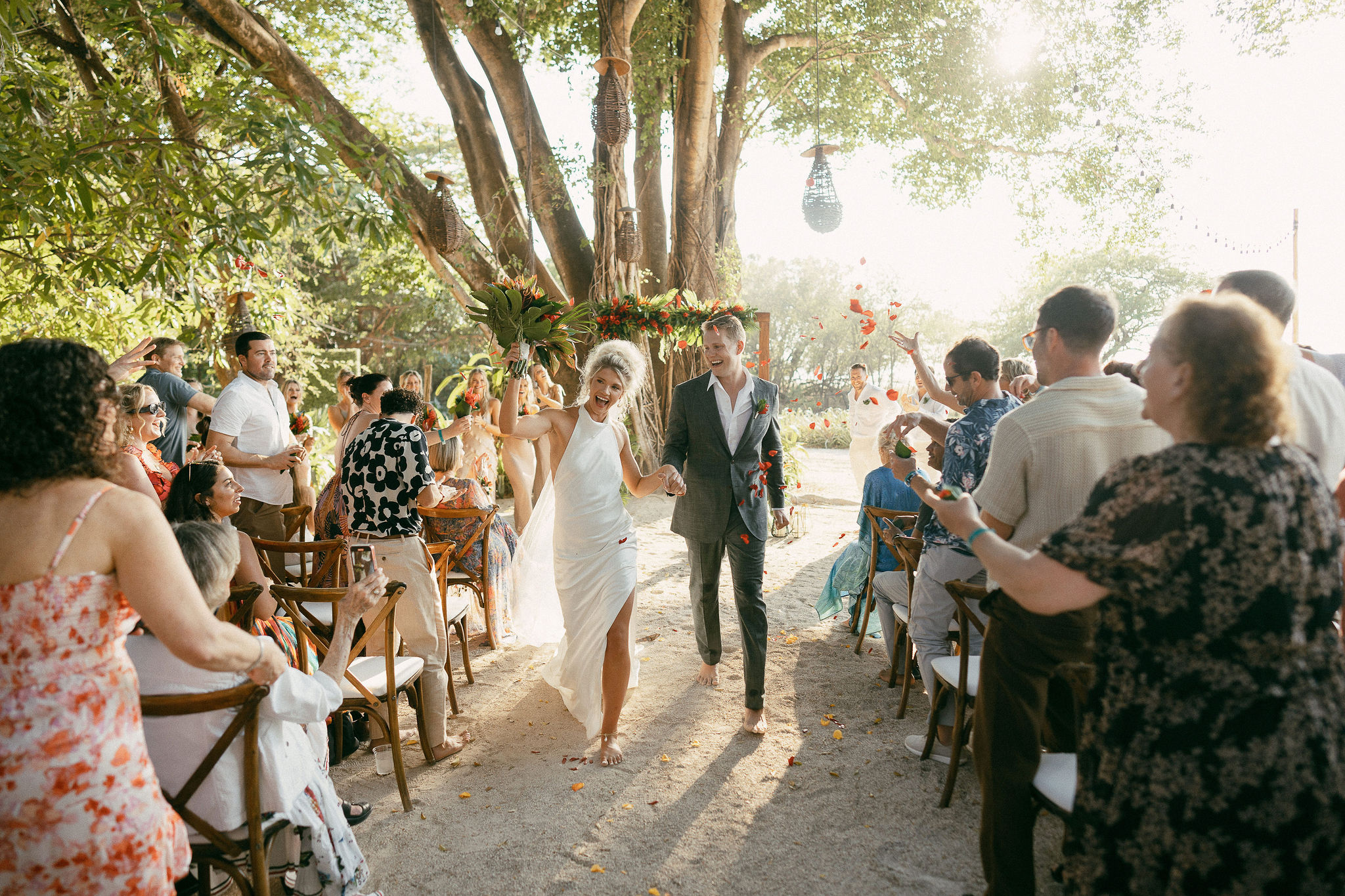 Top Recessional Songs • Mil Besos