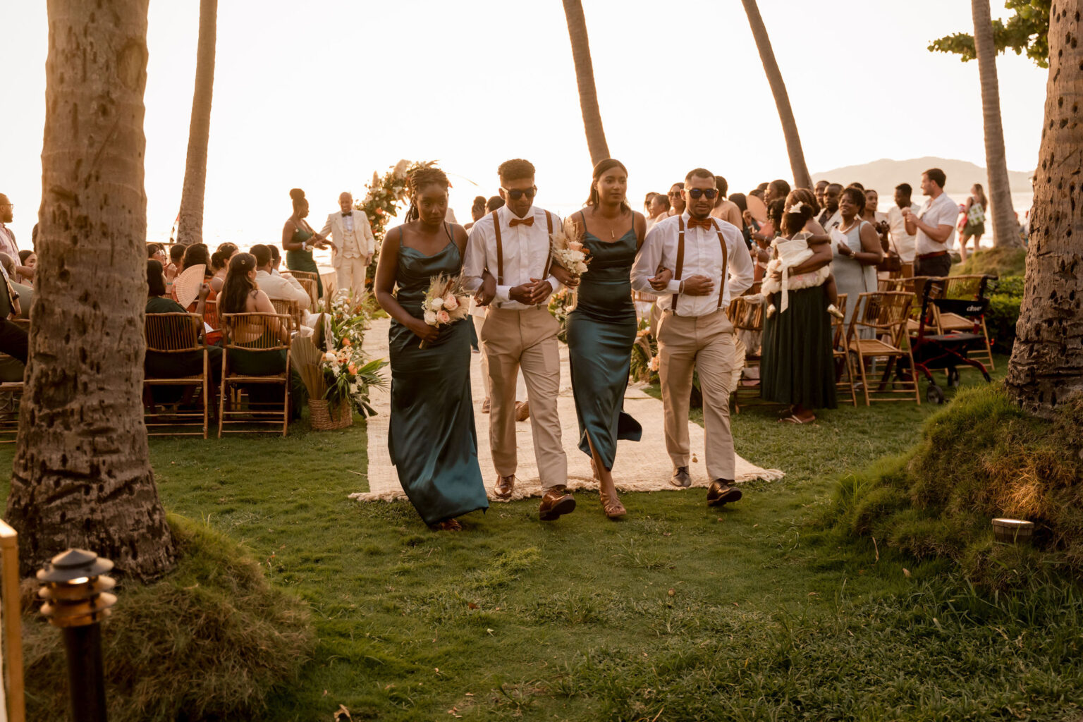 Top Recessional Songs • Mil Besos